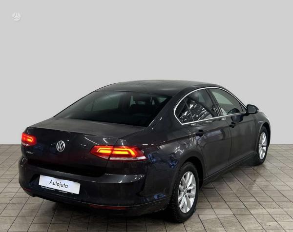 Grey Volkswagen Passat 2018 in Kaunas, with an engine capacity of 1.40 L and mileage of 120 thousand km for 14200 €, photo 4 on AUTOMOTO.COM.LV