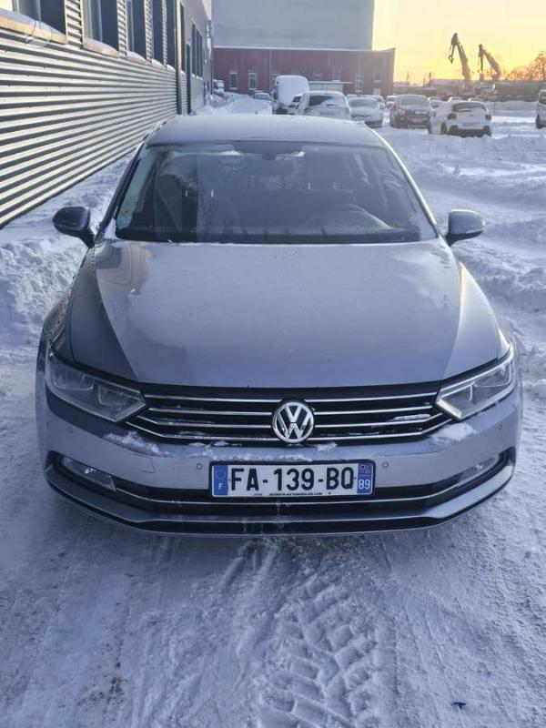 Grey Volkswagen Passat 2018 in Taurage, with an engine capacity of 1.60 L and mileage of 270 thousand km for 8200 €, photo 3 on AUTOMOTO.COM.LV
