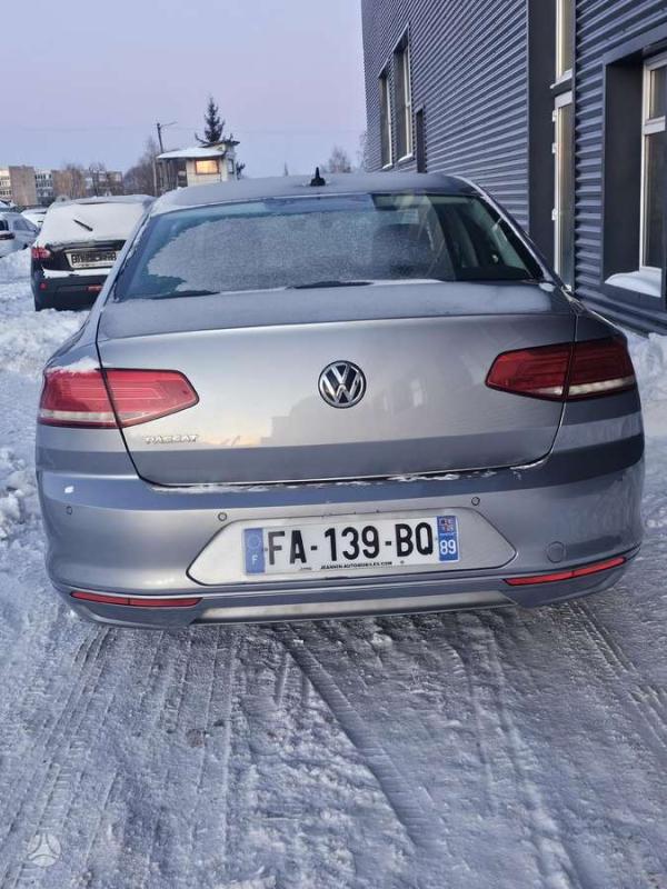 Grey Volkswagen Passat 2018 in Taurage, with an engine capacity of 1.60 L and mileage of 270 thousand km for 8200 €, photo 4 on AUTOMOTO.COM.LV
