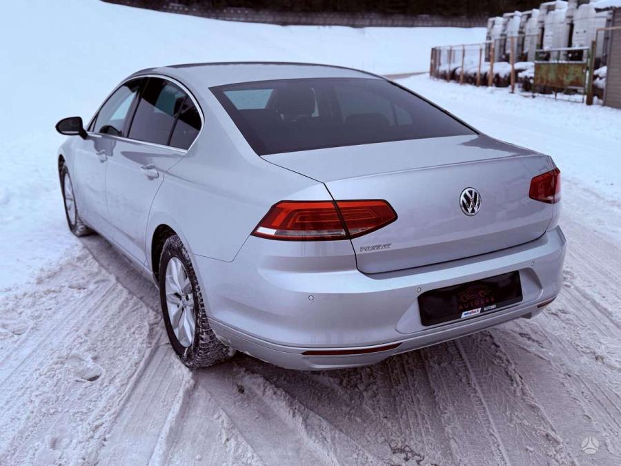 Pelēks Volkswagen Passat 2018 Viļņa, ar dzinēja tilpumu 2.00 L un nobraukumu 99 tūkst. km par 13700 €, foto 6 vietnē AUTOMOTO.COM.LV