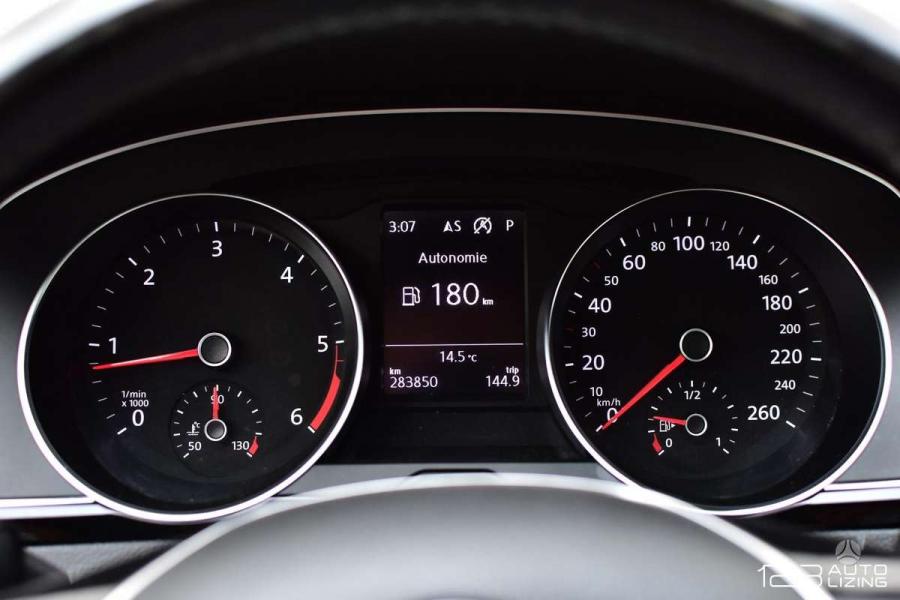 Pelēks Volkswagen Passat 2018 Kretinga, ar dzinēja tilpumu 1.60 L un nobraukumu 284 tūkst. km par 9999 €, foto 22 vietnē AUTOMOTO.COM.LV