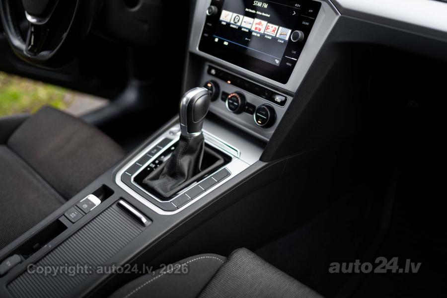 Pelēks Volkswagen Passat 2018 Tallina, ar dzinēja tilpumu 1.50 L un nobraukumu 160 tūkst. km par 12900 €, foto 8 vietnē AUTOMOTO.COM.LV