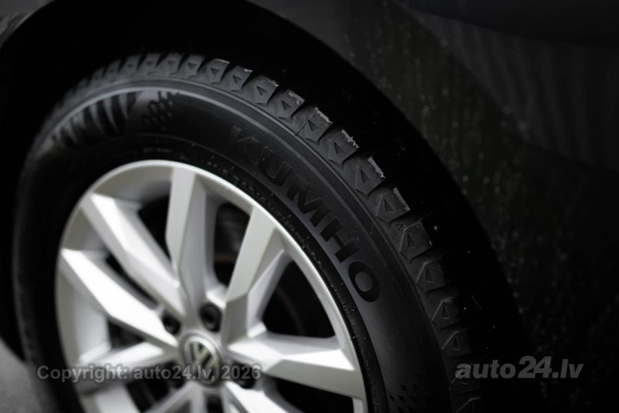 Pelēks Volkswagen Passat 2018 Tallina, ar dzinēja tilpumu 1.50 L un nobraukumu 160 tūkst. km par 12900 €, foto 13 vietnē AUTOMOTO.COM.LV