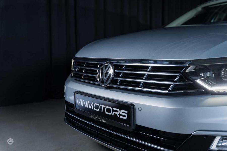 Grey Volkswagen Passat 2018 in Vilnius, with an engine capacity of 1.80 L and mileage of 149 thousand km for 14999 €, photo 10 on AUTOMOTO.COM.LV