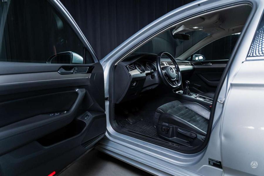 Grey Volkswagen Passat 2018 in Vilnius, with an engine capacity of 1.80 L and mileage of 149 thousand km for 14999 €, photo 14 on AUTOMOTO.COM.LV