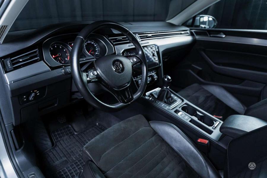 Grey Volkswagen Passat 2018 in Vilnius, with an engine capacity of 1.80 L and mileage of 149 thousand km for 14999 €, photo 15 on AUTOMOTO.COM.LV