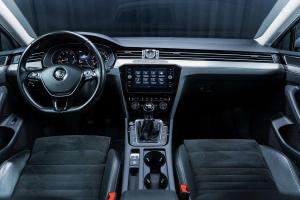 Grey Volkswagen Passat 2018 in Vilnius, with an engine capacity of 1.80 L and mileage of 149 thousand km for 14999 €, photo 18 on AUTOMOTO.COM.LV