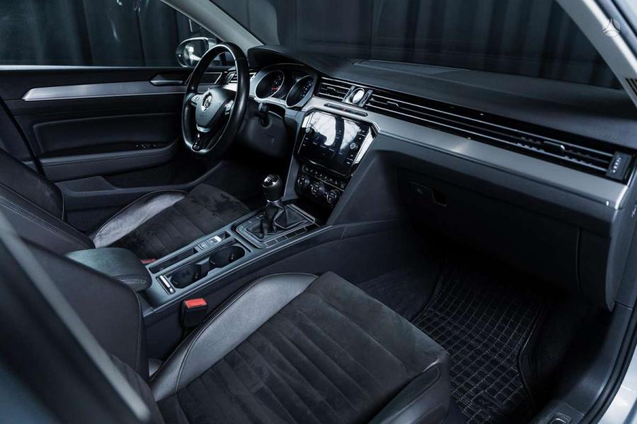 Grey Volkswagen Passat 2018 in Vilnius, with an engine capacity of 1.80 L and mileage of 149 thousand km for 14999 €, photo 26 on AUTOMOTO.COM.LV