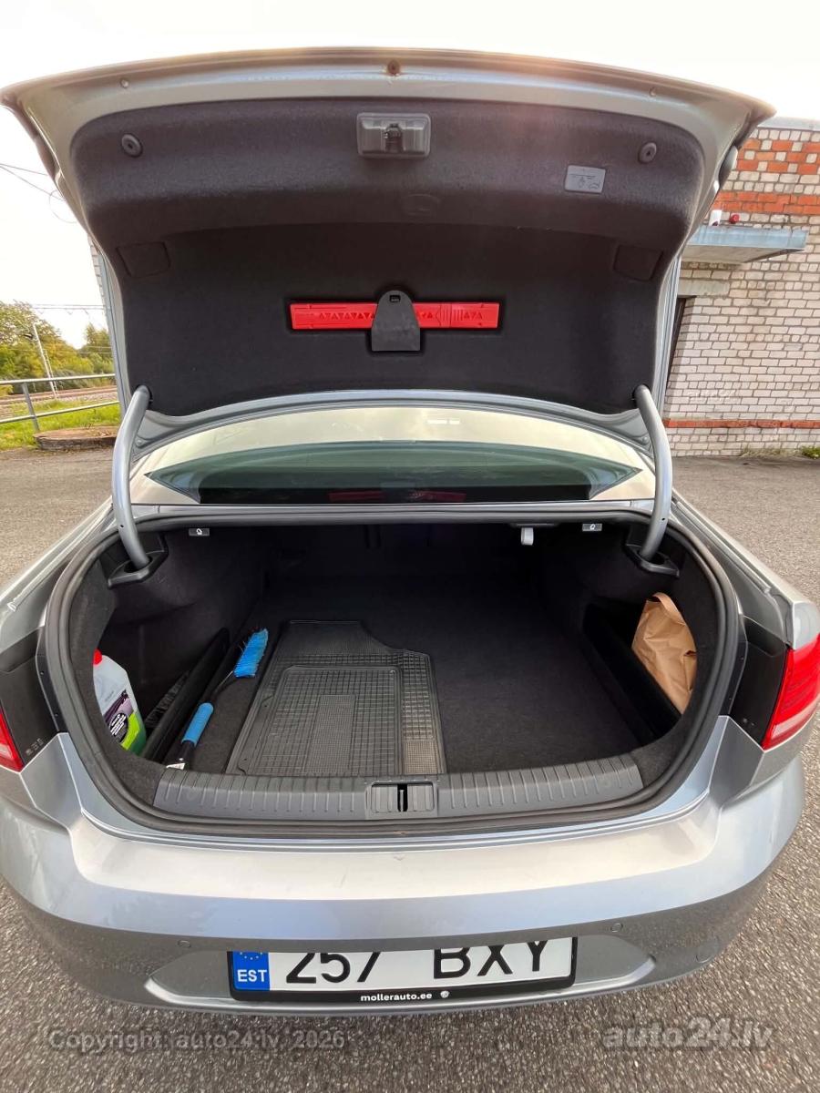 Grey Volkswagen Passat 2018 in Tallinn, with an engine capacity of 1.40 L and mileage of 145 thousand km for 13700 €, photo 11 on AUTOMOTO.COM.LV