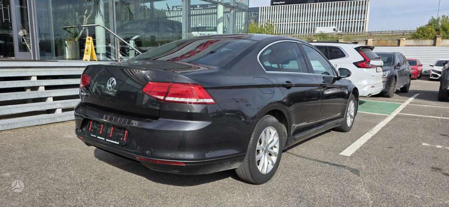 Grey Volkswagen Passat 2019 in Vilnius, with an engine capacity of 1.50 L and mileage of 160 thousand km for 14480 €, photo 4 on AUTOMOTO.COM.LV