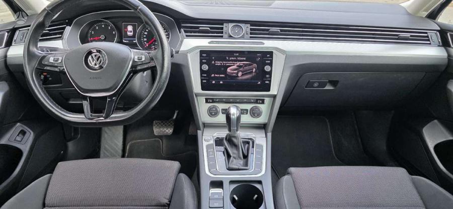 Grey Volkswagen Passat 2019 in Vilnius, with an engine capacity of 1.50 L and mileage of 160 thousand km for 14480 €, photo 8 on AUTOMOTO.COM.LV