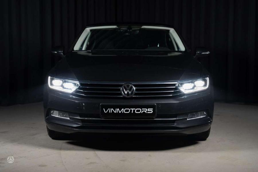 Grey Volkswagen Passat 2019 in Vilnius, with an engine capacity of 1.50 L and mileage of 167 thousand km for 14500 €, photo 2 on AUTOMOTO.COM.LV
