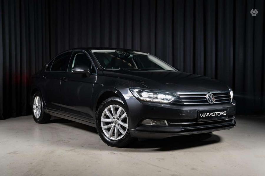 Grey Volkswagen Passat 2019 in Vilnius, with an engine capacity of 1.50 L and mileage of 167 thousand km for 14500 €, photo 3 on AUTOMOTO.COM.LV