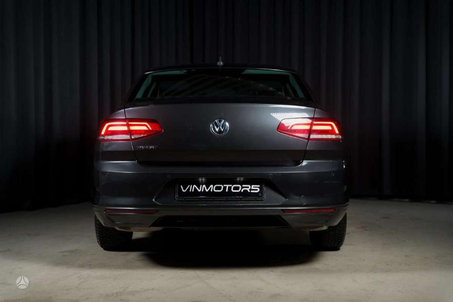 Grey Volkswagen Passat 2019 in Vilnius, with an engine capacity of 1.50 L and mileage of 167 thousand km for 14500 €, photo 5 on AUTOMOTO.COM.LV