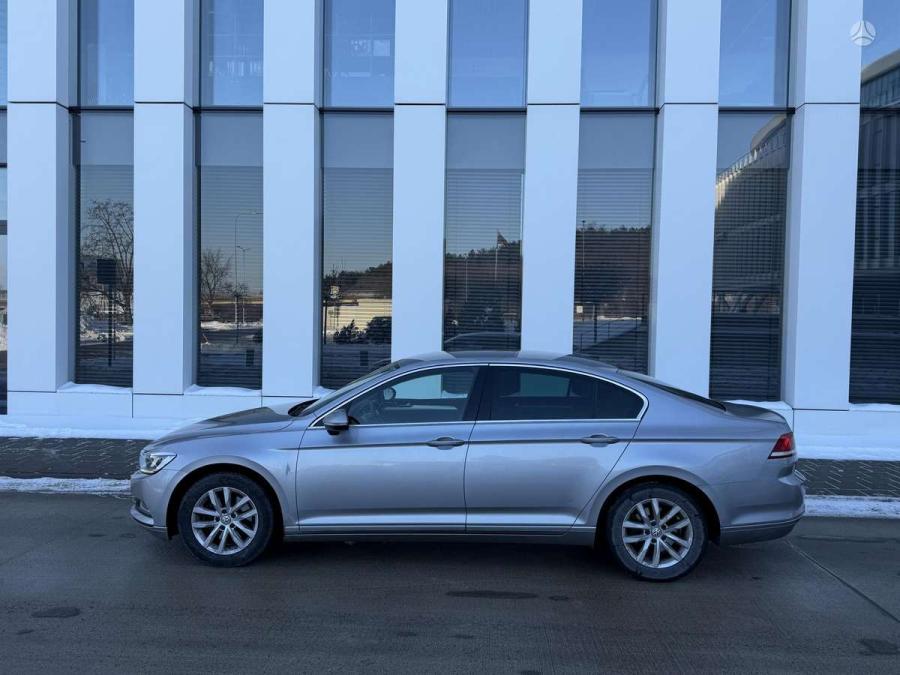 Grey Volkswagen Passat 2019 in Vilnius, with an engine capacity of 1.50 L and mileage of 200 thousand km for 12900 €, photo 2 on AUTOMOTO.COM.LV