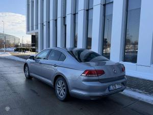 Grey Volkswagen Passat 2019 in Vilnius, with an engine capacity of 1.50 L and mileage of 200 thousand km for 12900 €, photo 3 on AUTOMOTO.COM.LV