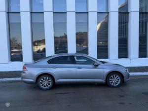 Grey Volkswagen Passat 2019 in Vilnius, with an engine capacity of 1.50 L and mileage of 200 thousand km for 12900 €, photo 5 on AUTOMOTO.COM.LV