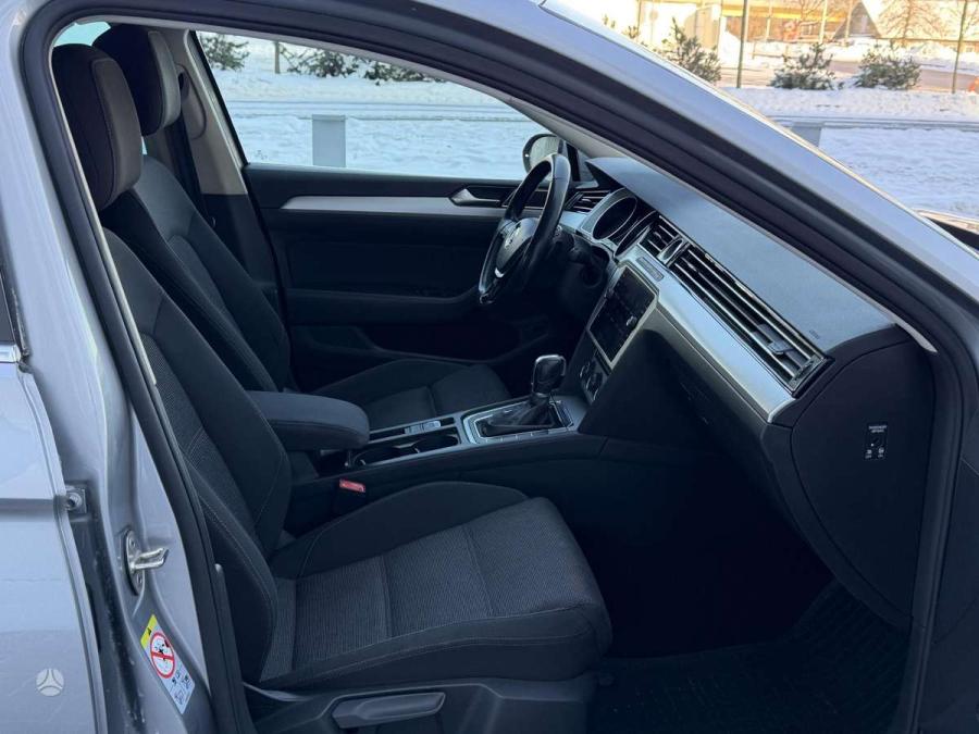 Grey Volkswagen Passat 2019 in Vilnius, with an engine capacity of 1.50 L and mileage of 200 thousand km for 12900 €, photo 8 on AUTOMOTO.COM.LV