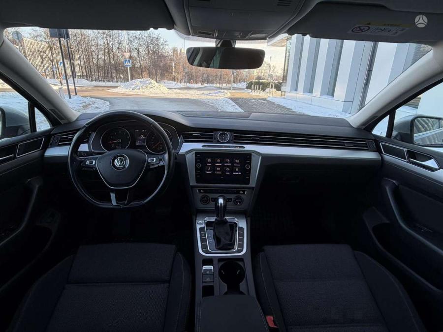 Grey Volkswagen Passat 2019 in Vilnius, with an engine capacity of 1.50 L and mileage of 200 thousand km for 12900 €, photo 10 on AUTOMOTO.COM.LV