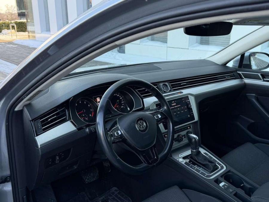 Grey Volkswagen Passat 2019 in Vilnius, with an engine capacity of 1.50 L and mileage of 200 thousand km for 12900 €, photo 12 on AUTOMOTO.COM.LV