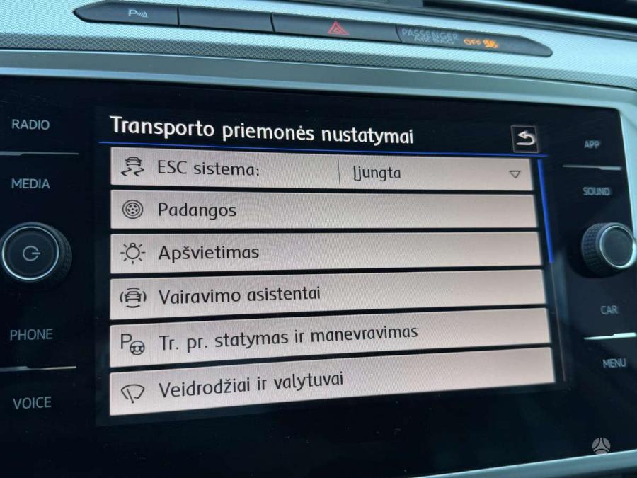 Grey Volkswagen Passat 2019 in Vilnius, with an engine capacity of 1.50 L and mileage of 200 thousand km for 12900 €, photo 17 on AUTOMOTO.COM.LV