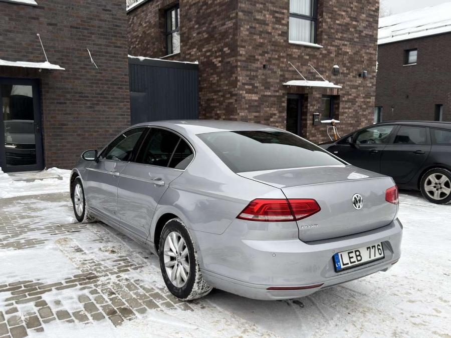 Grey Volkswagen Passat 2019 in Vilnius, with an engine capacity of 1.50 L and mileage of 200 thousand km for 12500 €, photo 2 on AUTOMOTO.COM.LV