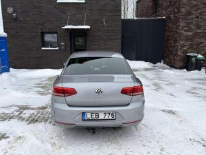Grey Volkswagen Passat 2019 in Vilnius, with an engine capacity of 1.50 L and mileage of 200 thousand km for 12500 €, photo 3 on AUTOMOTO.COM.LV