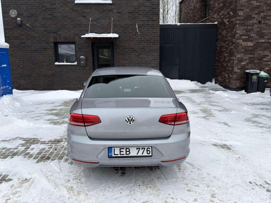Grey Volkswagen Passat 2019 in Vilnius, with an engine capacity of 1.50 L and mileage of 200 thousand km for 12500 €, photo 3 on AUTOMOTO.COM.LV