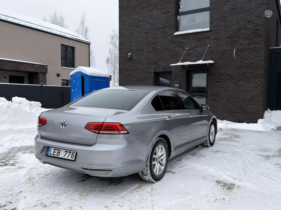 Grey Volkswagen Passat 2019 in Vilnius, with an engine capacity of 1.50 L and mileage of 200 thousand km for 12500 €, photo 4 on AUTOMOTO.COM.LV