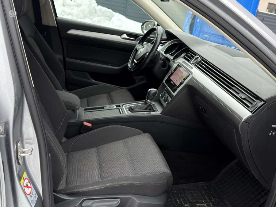 Grey Volkswagen Passat 2019 in Vilnius, with an engine capacity of 1.50 L and mileage of 200 thousand km for 12500 €, photo 7 on AUTOMOTO.COM.LV