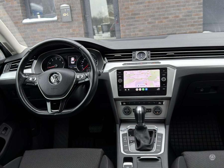 Grey Volkswagen Passat 2019 in Vilnius, with an engine capacity of 1.50 L and mileage of 200 thousand km for 12500 €, photo 9 on AUTOMOTO.COM.LV