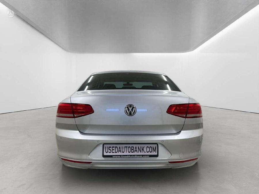 Grey Volkswagen Passat 2019 in Marijampole, with an engine capacity of 1.50 L and mileage of 103 thousand km for 14278 €, photo 5 on AUTOMOTO.COM.LV