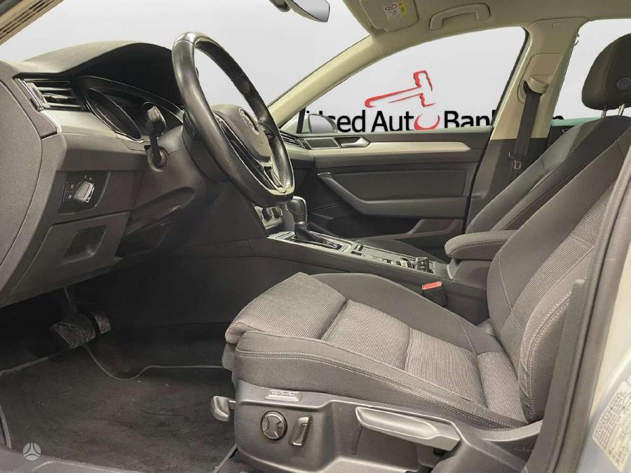 Grey Volkswagen Passat 2019 in Marijampole, with an engine capacity of 1.50 L and mileage of 103 thousand km for 14278 €, photo 8 on AUTOMOTO.COM.LV