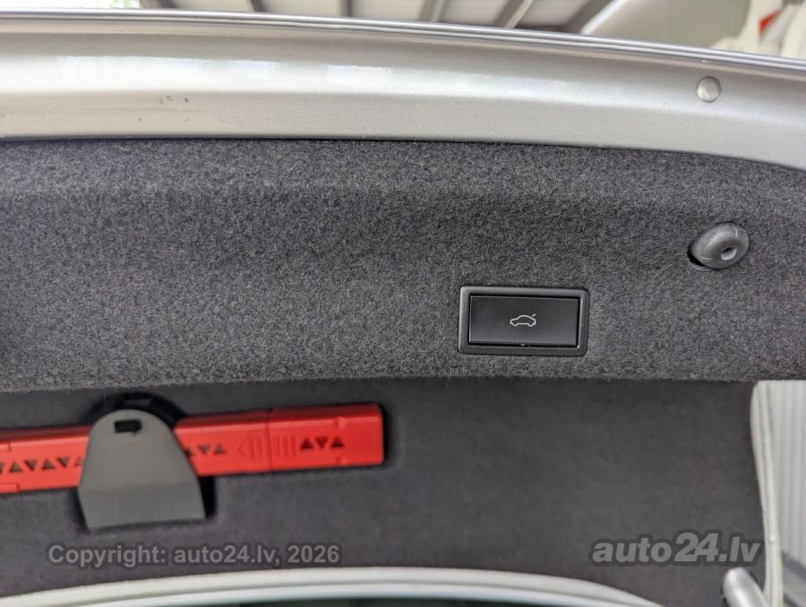 Grey Volkswagen Passat 2019 in Tallinn, with an engine capacity of 1.50 L and mileage of 63 thousand km for 19500 €, photo 16 on AUTOMOTO.COM.LV