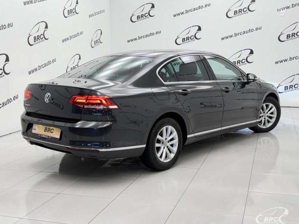 Grey Volkswagen Passat 2019 in Vilnius, with an engine capacity of 1.50 L and mileage of 123 thousand km for 13900 €, photo 3 on AUTOMOTO.COM.LV