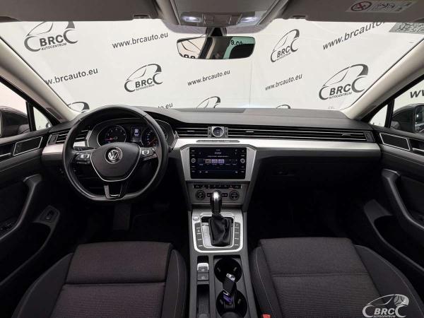 Grey Volkswagen Passat 2019 in Vilnius, with an engine capacity of 1.50 L and mileage of 123 thousand km for 13900 €, photo 4 on AUTOMOTO.COM.LV