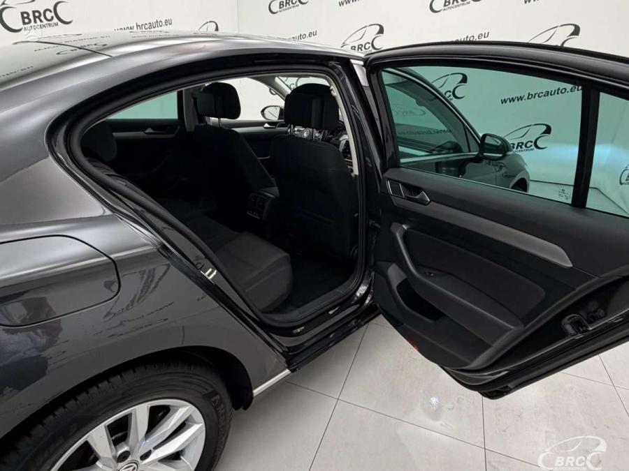 Grey Volkswagen Passat 2019 in Vilnius, with an engine capacity of 1.50 L and mileage of 123 thousand km for 13900 €, photo 14 on AUTOMOTO.COM.LV