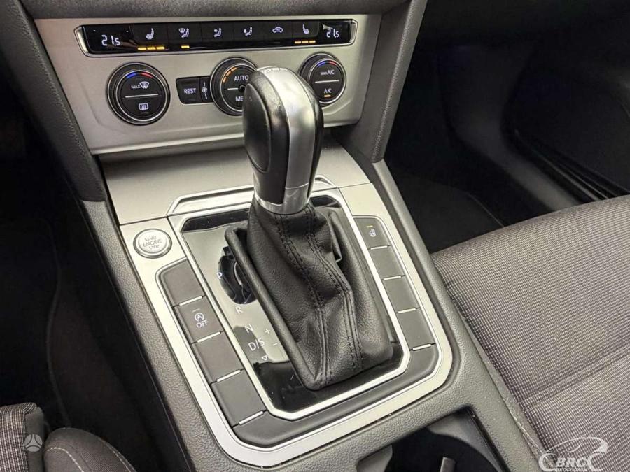 Grey Volkswagen Passat 2019 in Vilnius, with an engine capacity of 1.50 L and mileage of 123 thousand km for 13900 €, photo 28 on AUTOMOTO.COM.LV