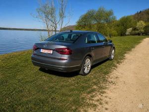 Pelēks Volkswagen Passat 2019 Kauņa, ar dzinēja tilpumu 1.98 L un nobraukumu 74 tūkst. km par 12500 €, foto 3 vietnē AUTOMOTO.COM.LV