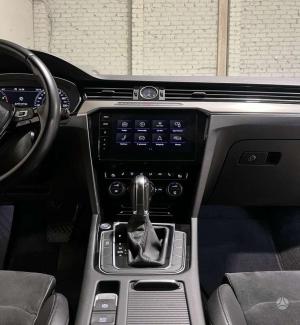 Grey Volkswagen Passat 2019 in Klaipeda, with an engine capacity of 1.50 L and mileage of 128 thousand km for 16999 €, photo 4 on AUTOMOTO.COM.LV