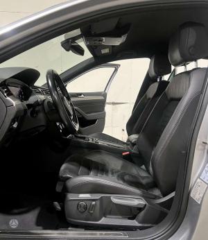 Grey Volkswagen Passat 2019 in Klaipeda, with an engine capacity of 1.50 L and mileage of 128 thousand km for 16999 €, photo 7 on AUTOMOTO.COM.LV