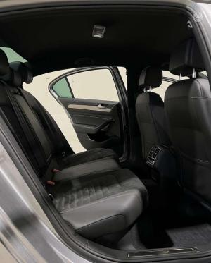 Grey Volkswagen Passat 2019 in Klaipeda, with an engine capacity of 1.50 L and mileage of 128 thousand km for 16999 €, photo 12 on AUTOMOTO.COM.LV