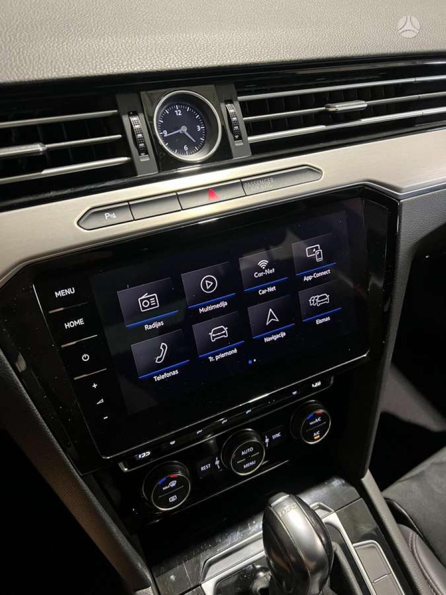 Grey Volkswagen Passat 2019 in Klaipeda, with an engine capacity of 1.50 L and mileage of 128 thousand km for 16999 €, photo 20 on AUTOMOTO.COM.LV