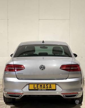 Grey Volkswagen Passat 2019 in Klaipeda, with an engine capacity of 1.50 L and mileage of 128 thousand km for 16999 €, photo 21 on AUTOMOTO.COM.LV