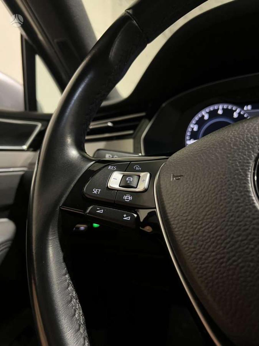 Grey Volkswagen Passat 2019 in Klaipeda, with an engine capacity of 1.50 L and mileage of 128 thousand km for 16999 €, photo 28 on AUTOMOTO.COM.LV