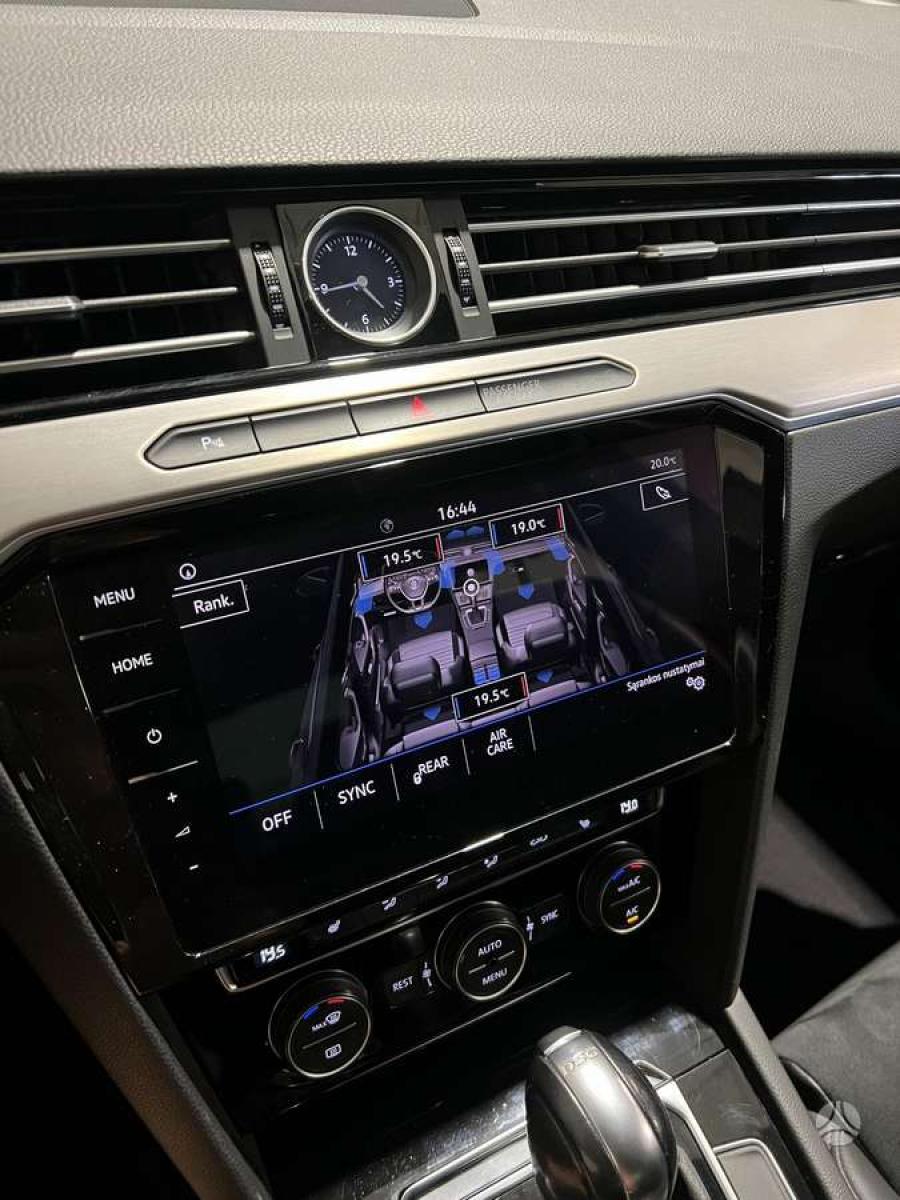 Grey Volkswagen Passat 2019 in Klaipeda, with an engine capacity of 1.50 L and mileage of 128 thousand km for 16999 €, photo 33 on AUTOMOTO.COM.LV