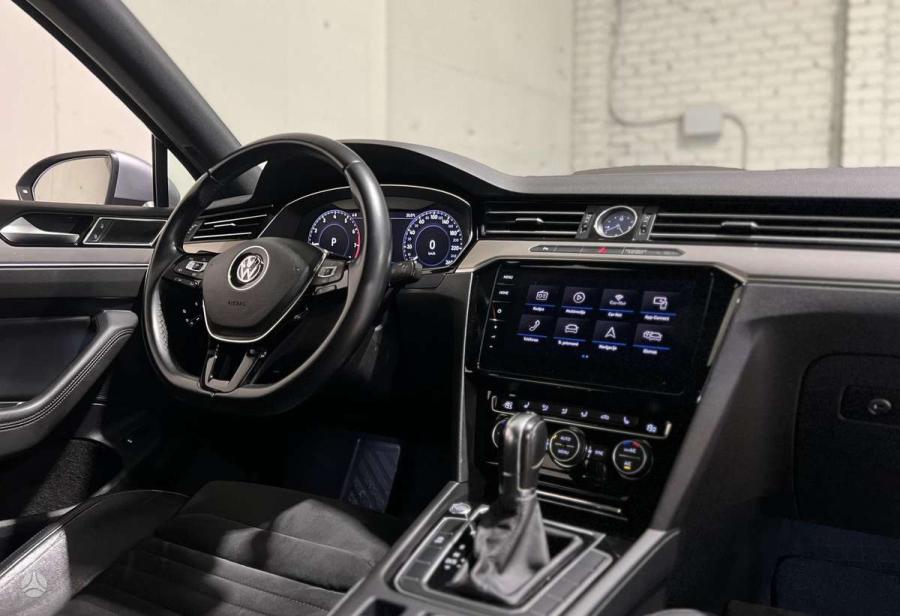Grey Volkswagen Passat 2019 in Klaipeda, with an engine capacity of 1.50 L and mileage of 128 thousand km for 16999 €, photo 35 on AUTOMOTO.COM.LV