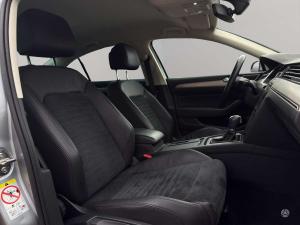 Grey Volkswagen Passat 2019 in Klaipeda, with an engine capacity of 1.50 L and mileage of 93 thousand km for 17999 €, photo 9 on AUTOMOTO.COM.LV