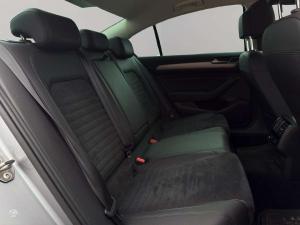 Grey Volkswagen Passat 2019 in Klaipeda, with an engine capacity of 1.50 L and mileage of 93 thousand km for 17999 €, photo 10 on AUTOMOTO.COM.LV