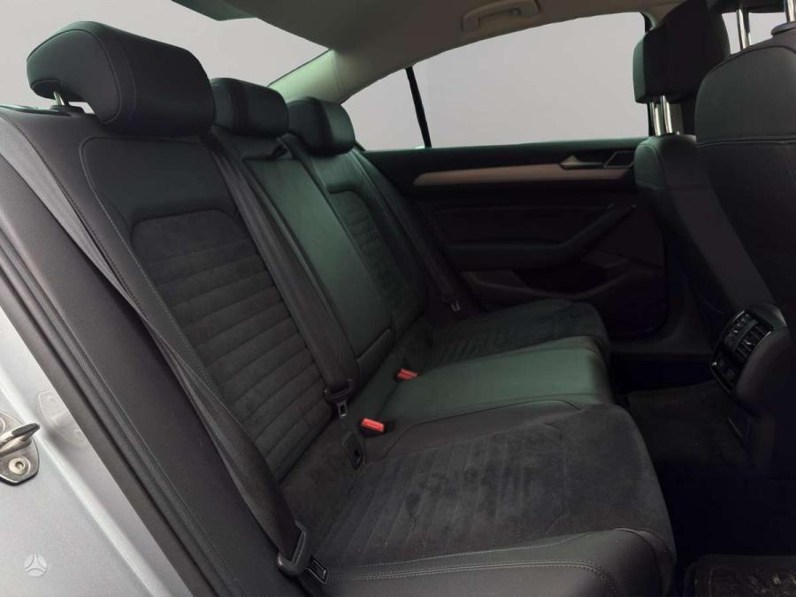 Grey Volkswagen Passat 2019 in Klaipeda, with an engine capacity of 1.50 L and mileage of 93 thousand km for 17999 €, photo 10 on AUTOMOTO.COM.LV